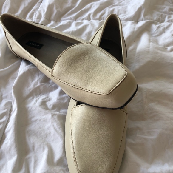 Array | Shoes | Array Flats Cream Color Great Condition Size 75 | Poshmark